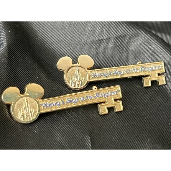 Disney | Jewelry | 2 Disneys Keys To The Kingdom Pin Walt Disney World ...